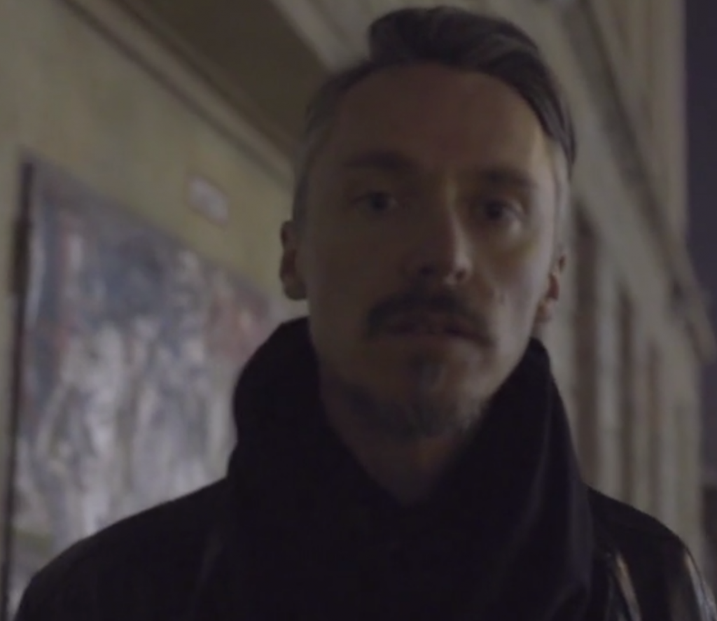 Berghaintrainer - ベルリンの有名クラブ"Berghain"に入るためのトレーニングサイト - FNMNL (フェノメナル)