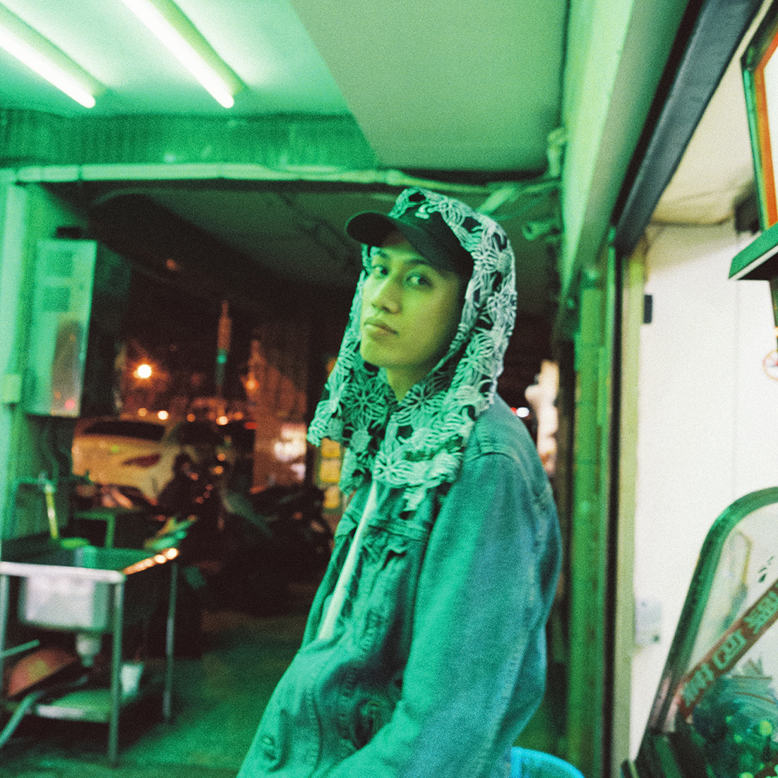 JJJの本日リリースのアルバム『HIKARI』から"BABE ft. 鋼田テフロン"のミュージックビデオ - FNMNL (フェノメナル)